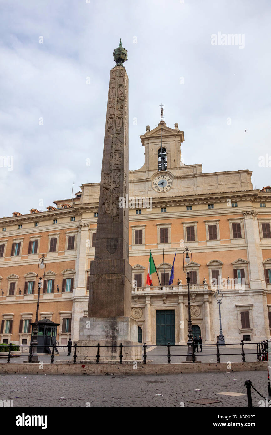 Obelisk rome city square italy hi-res stock photography and images - Alamy