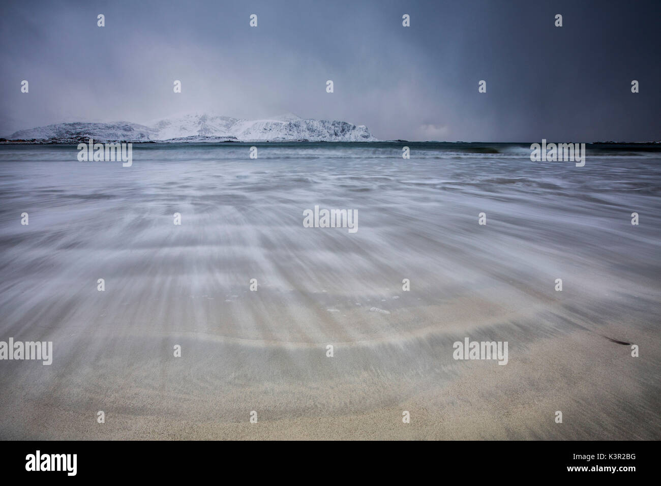Snowy beaches hi-res stock photography and images - Alamy