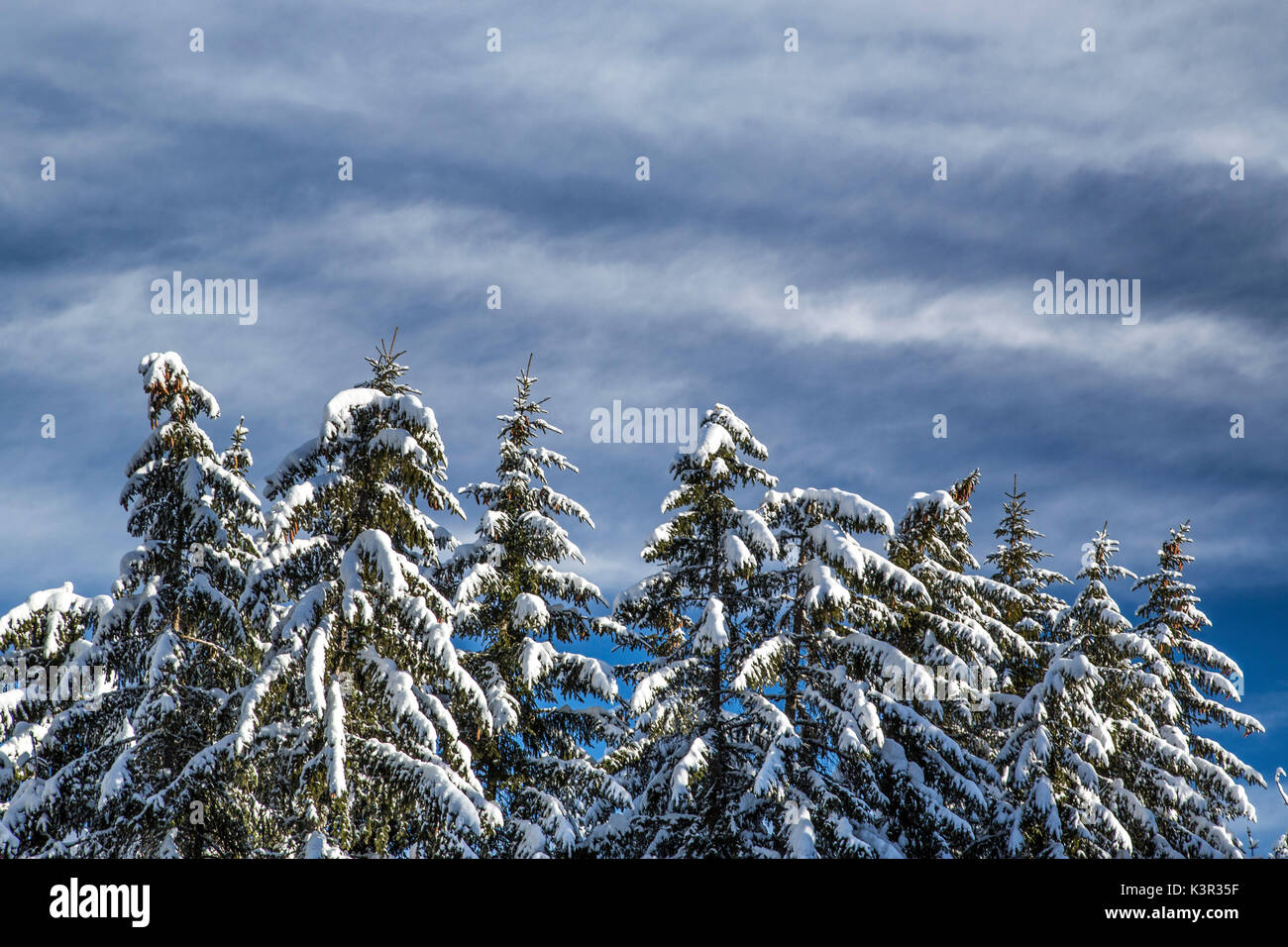 Covered sky cloudy hi-res stock photography and images - Alamy