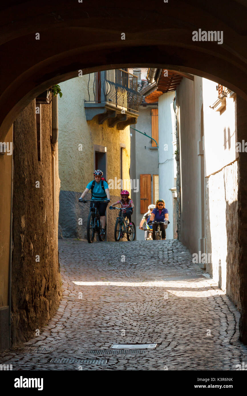 Montisola hi-res stock photography and images - Alamy