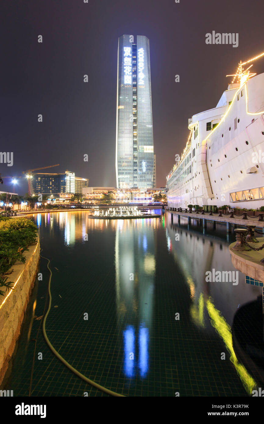 Seaworld plaza hi-res stock photography and images - Alamy