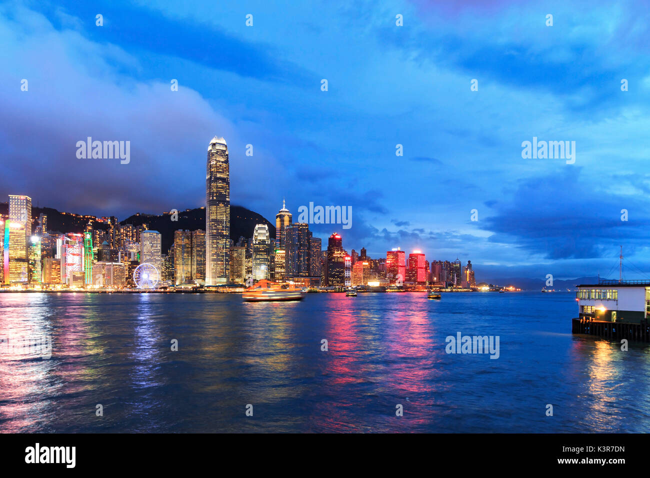 Hong kong skyline kowloon and island hi-res stock photography and ...