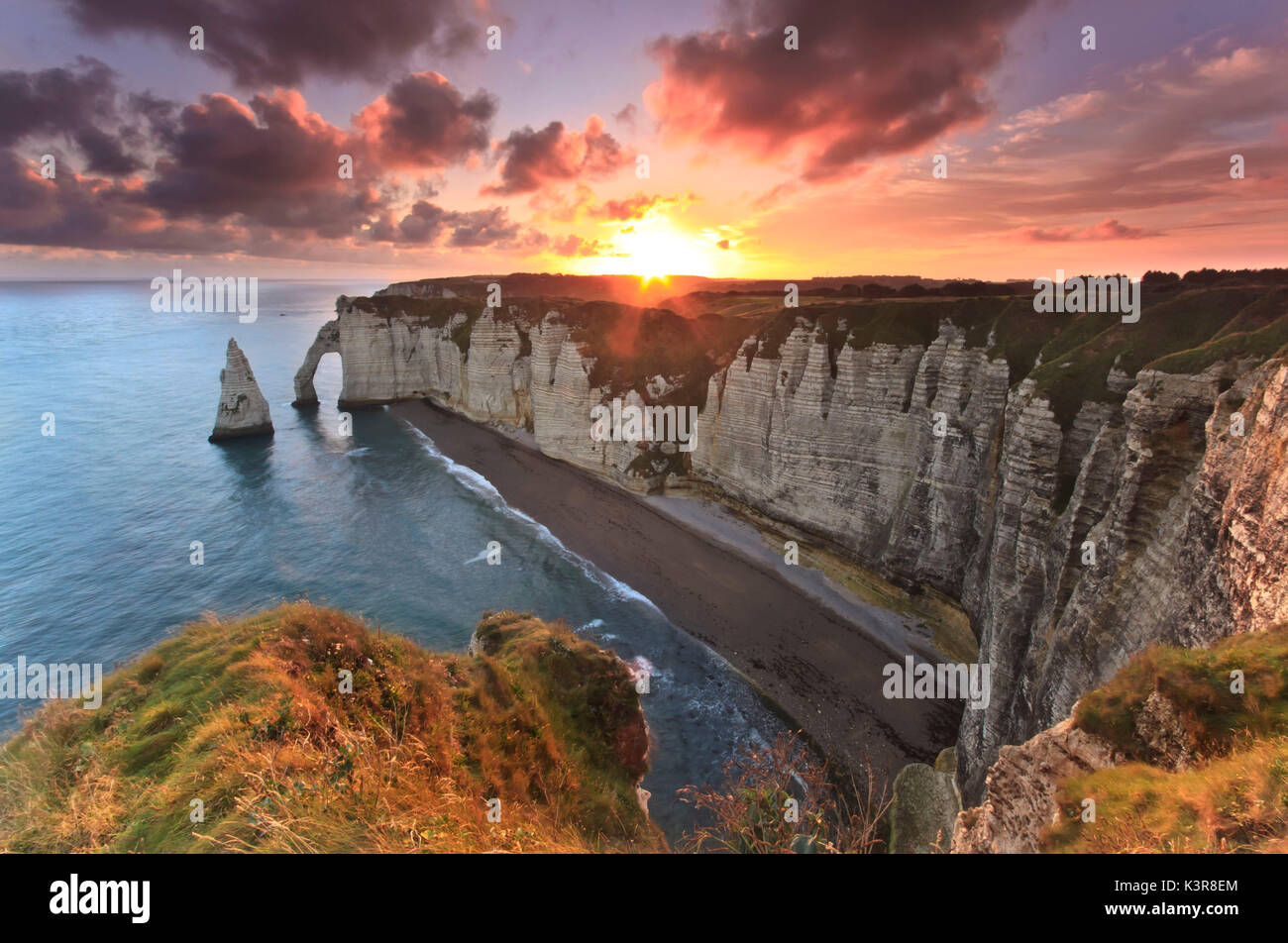 Sunrise over the cliff of Etretat in Normandy, France Stock Photo - Alamy