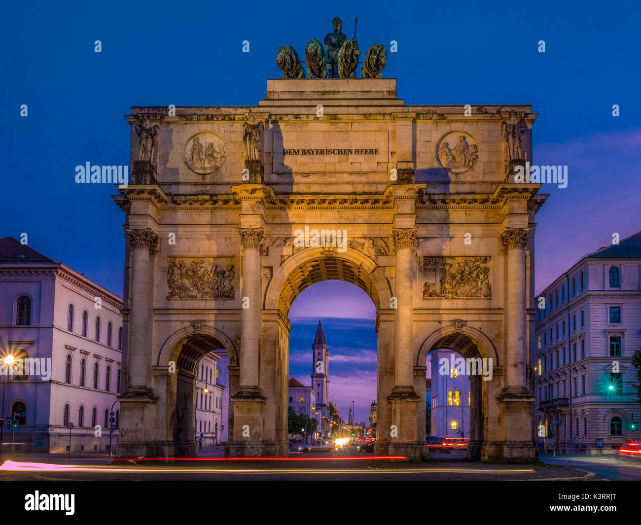 Siegestor victory gate night hi-res stock photography and images - Alamy