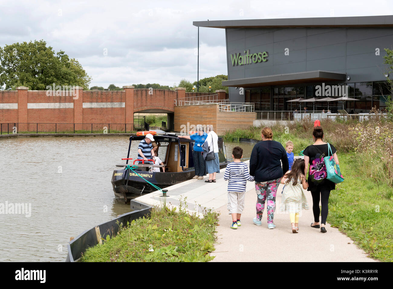 The Waitrose landing stage on the Wilts & Berks Canal at Swindon ...