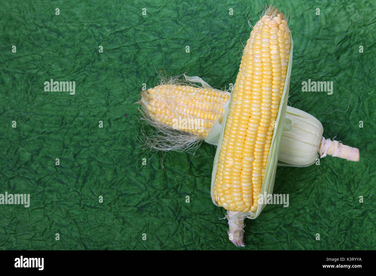Fresh corn on cobs on texture background, closeup, top view Stock Photo ...