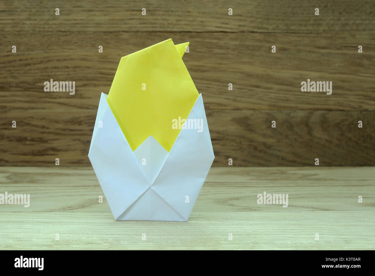Origami chicken hi-res stock photography and images - Alamy