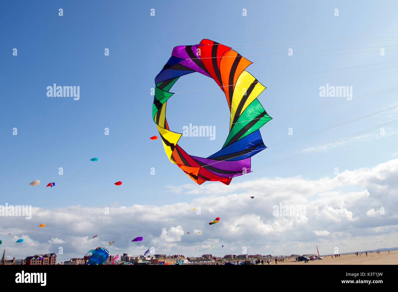 Round and round kites hi-res stock photography and images - Alamy