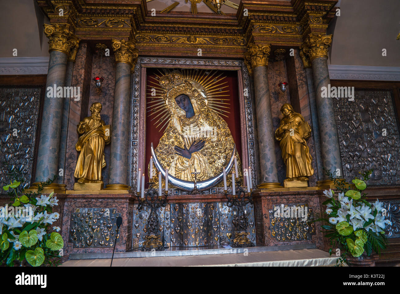 Lady of the gate hi-res stock photography and images - Alamy