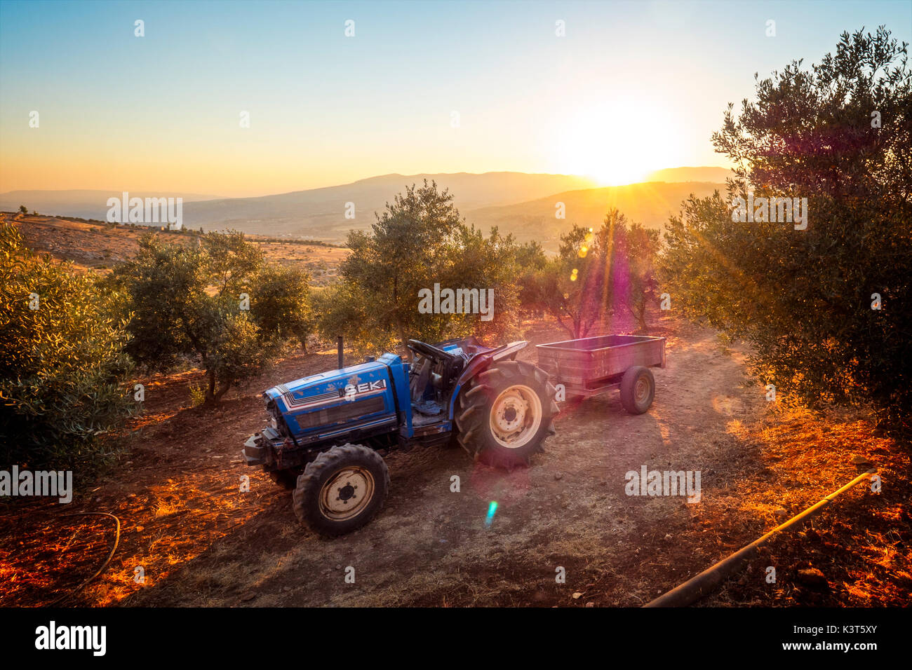Tractor sunset hi-res stock photography and images - Alamy