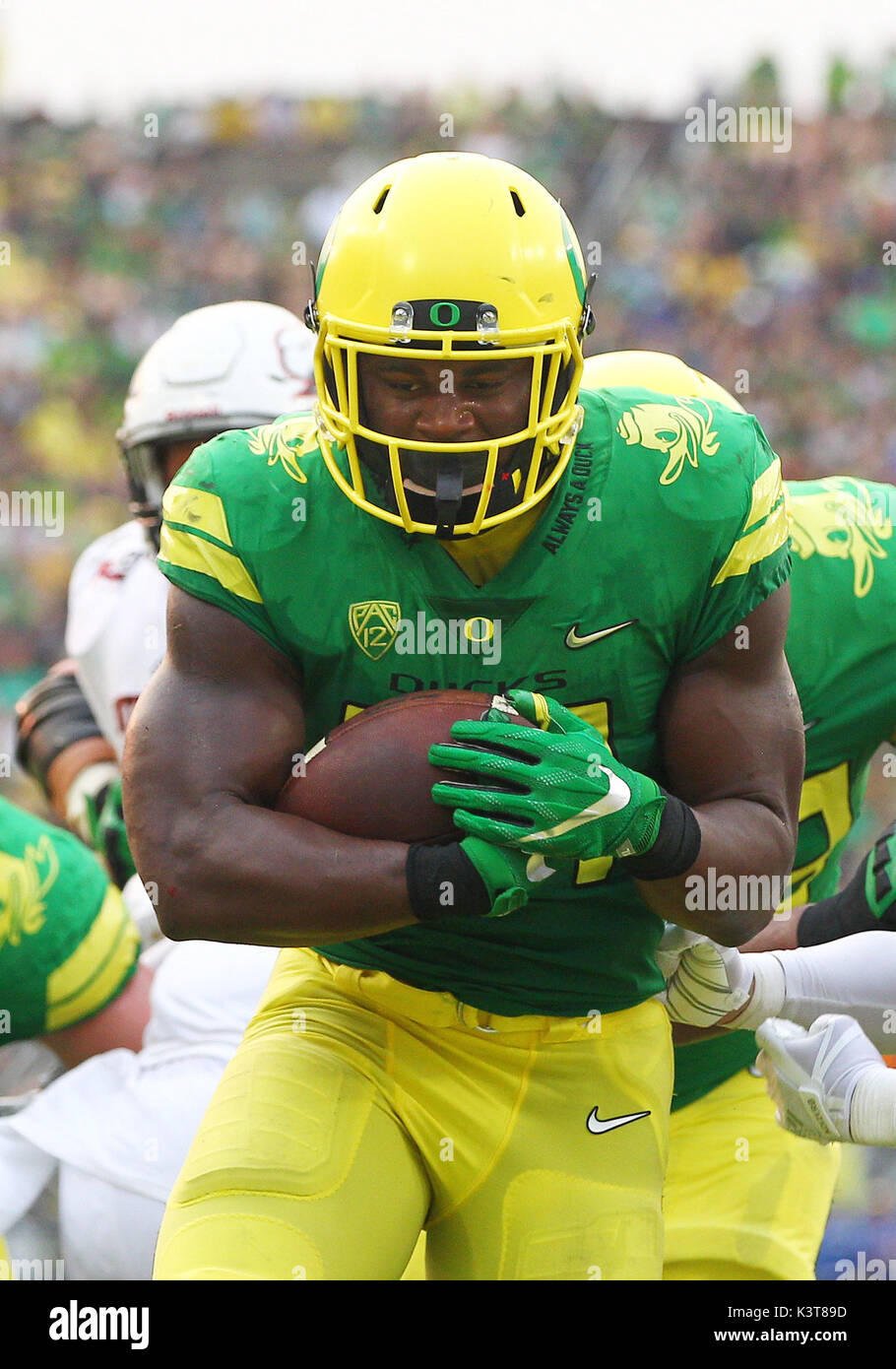 Autzen Stadium, Eugene, OR, USA. 02nd Sep, 2017. Oregon Ducks running ...