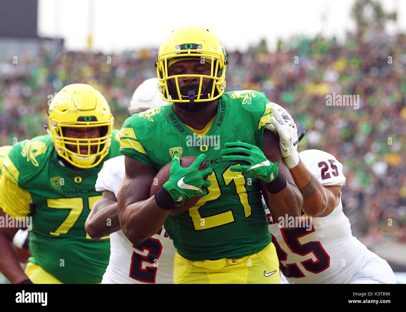 Oregon ducks football royce freeman hi-res stock photography and images ...