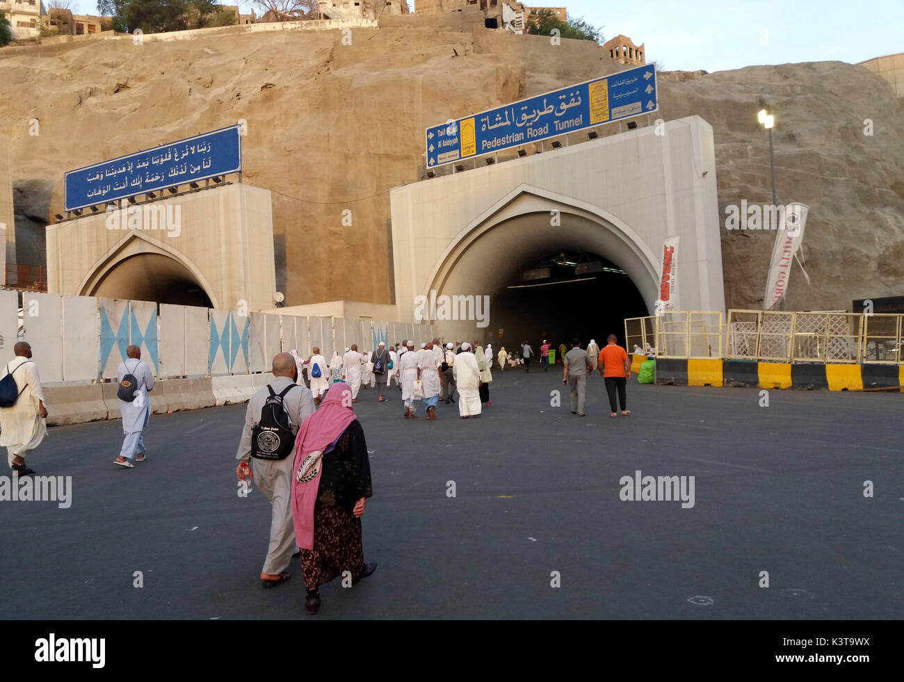 Mena, Mecca, Saudi Arabia. 2nd Sep, 2017. Muslim pilgrims make their ...
