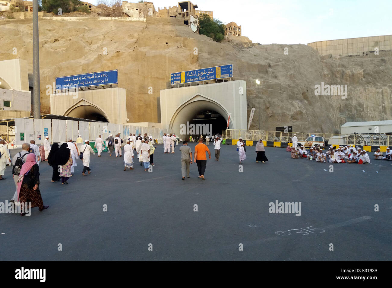 Mena, Mecca, Saudi Arabia. 2nd Sep, 2017. Muslim pilgrims make their ...