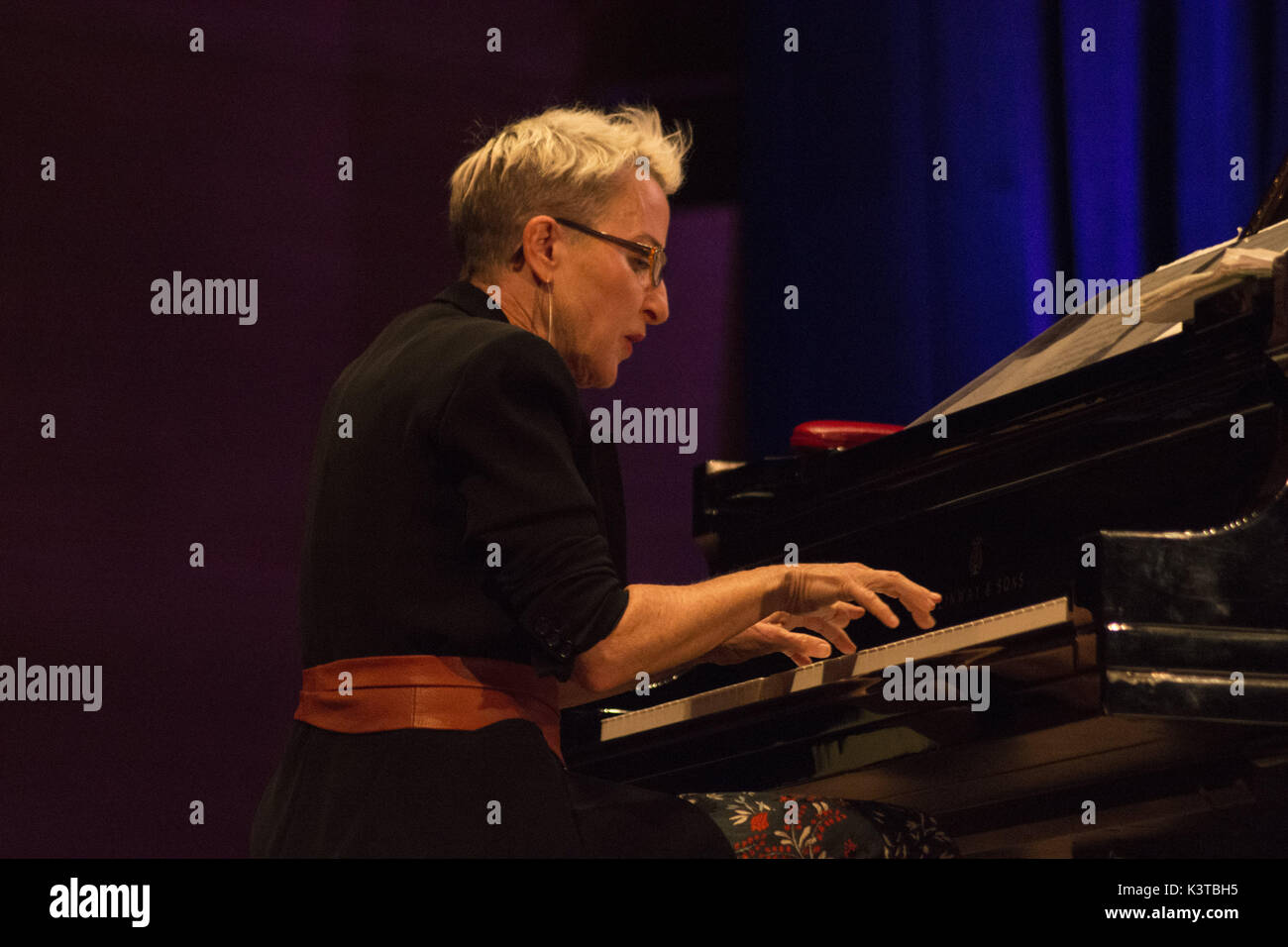 Age 101 music hi-res stock photography and images - Alamy