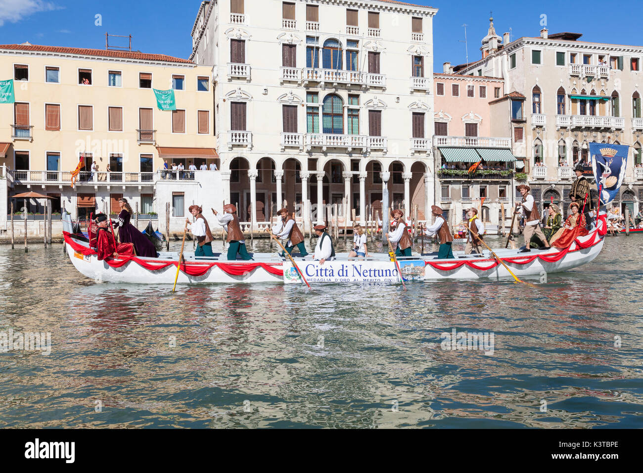 Regattas in the grand canal venice hi-res stock photography and images ...