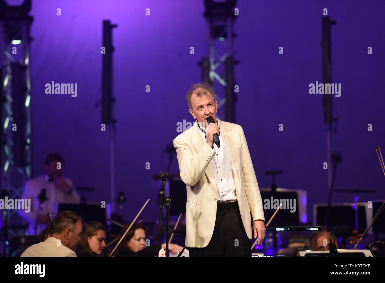 Derby, UK. 3rd Sep, 2017. The Hannells Darley Park Concert, Joe Clark ...