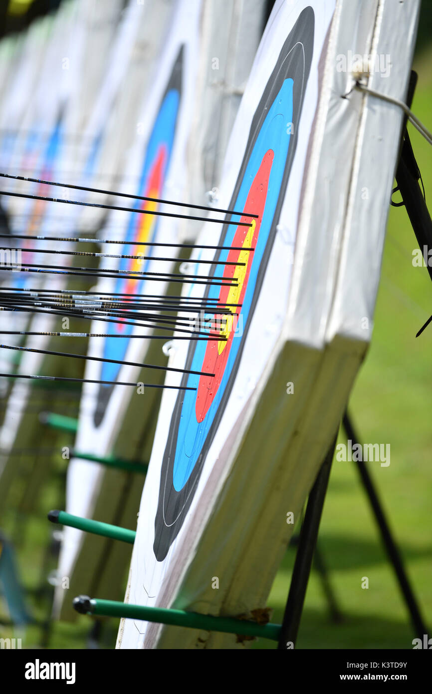 Mens individual recurve hi-res stock photography and images - Alamy