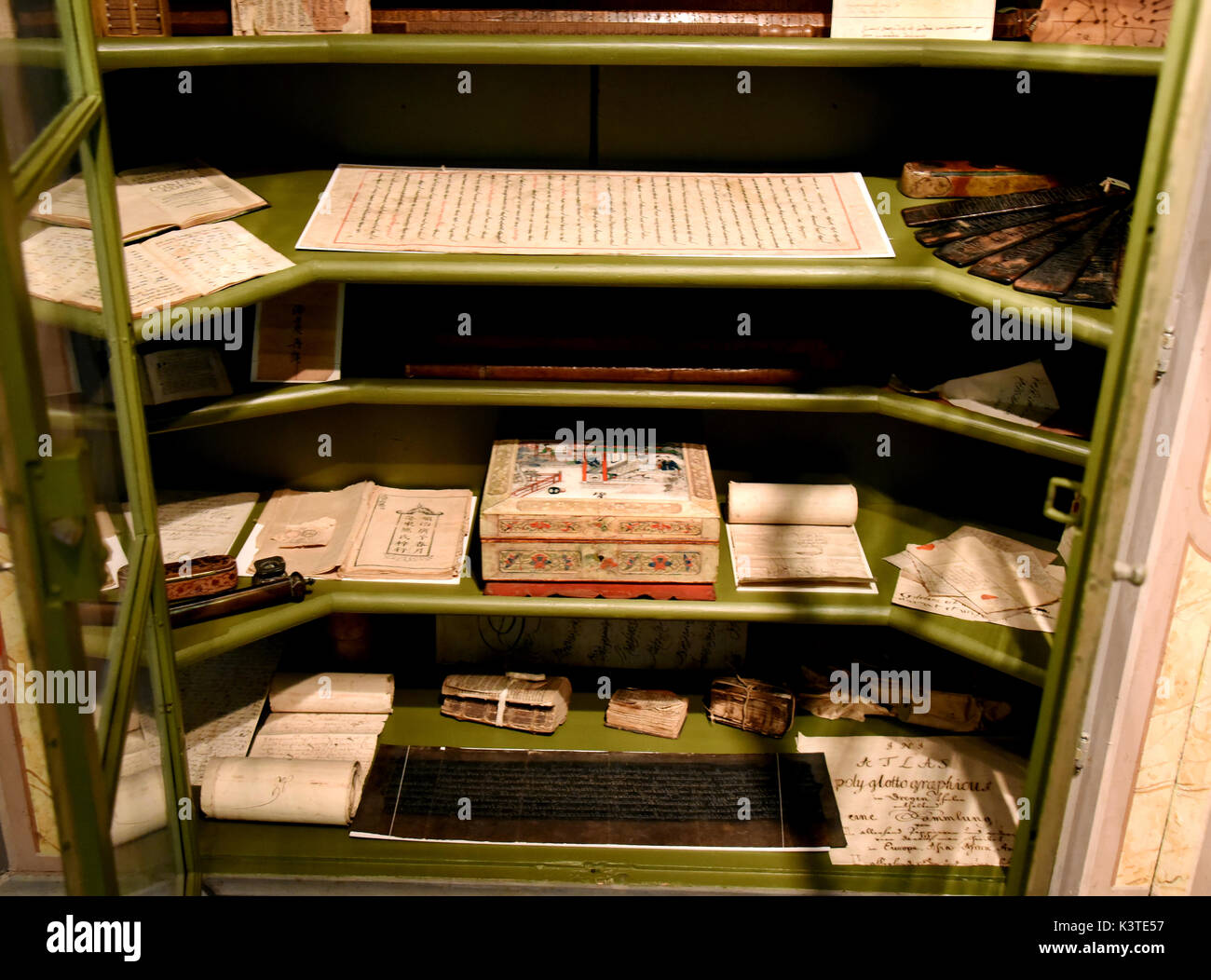 The cabinet of curiosities of the Francke foundation hosts numerous ...