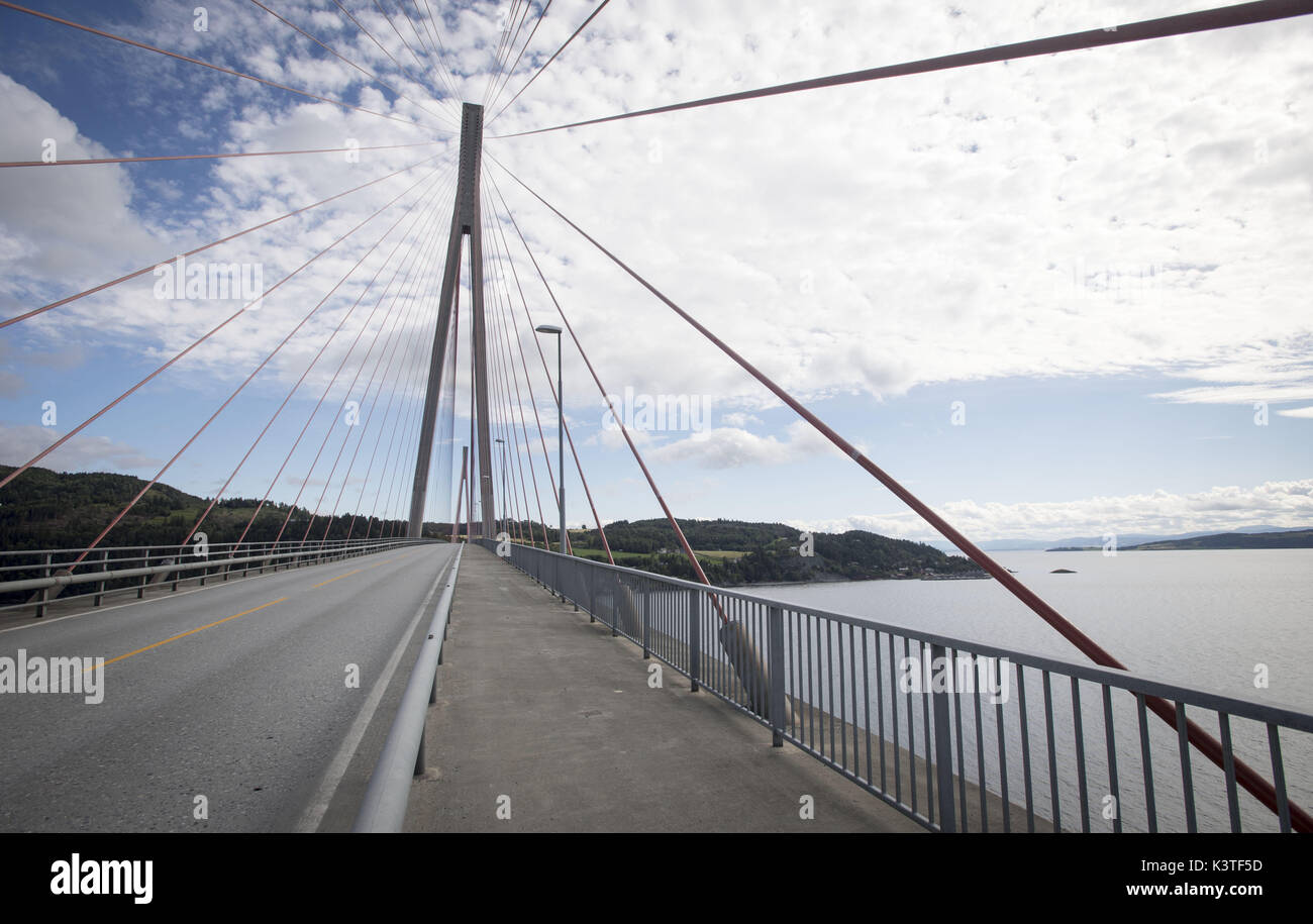 Inderoy, Trondelag, Norway. 8th Aug, 2017. The Skarnsundet, skarnsund ...