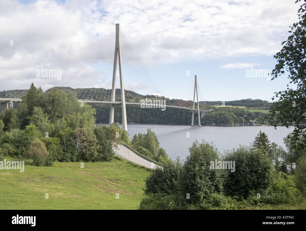 Inderoy, Trondelag, Norway. 8th Aug, 2017. The Skarnsundet, skarnsund ...