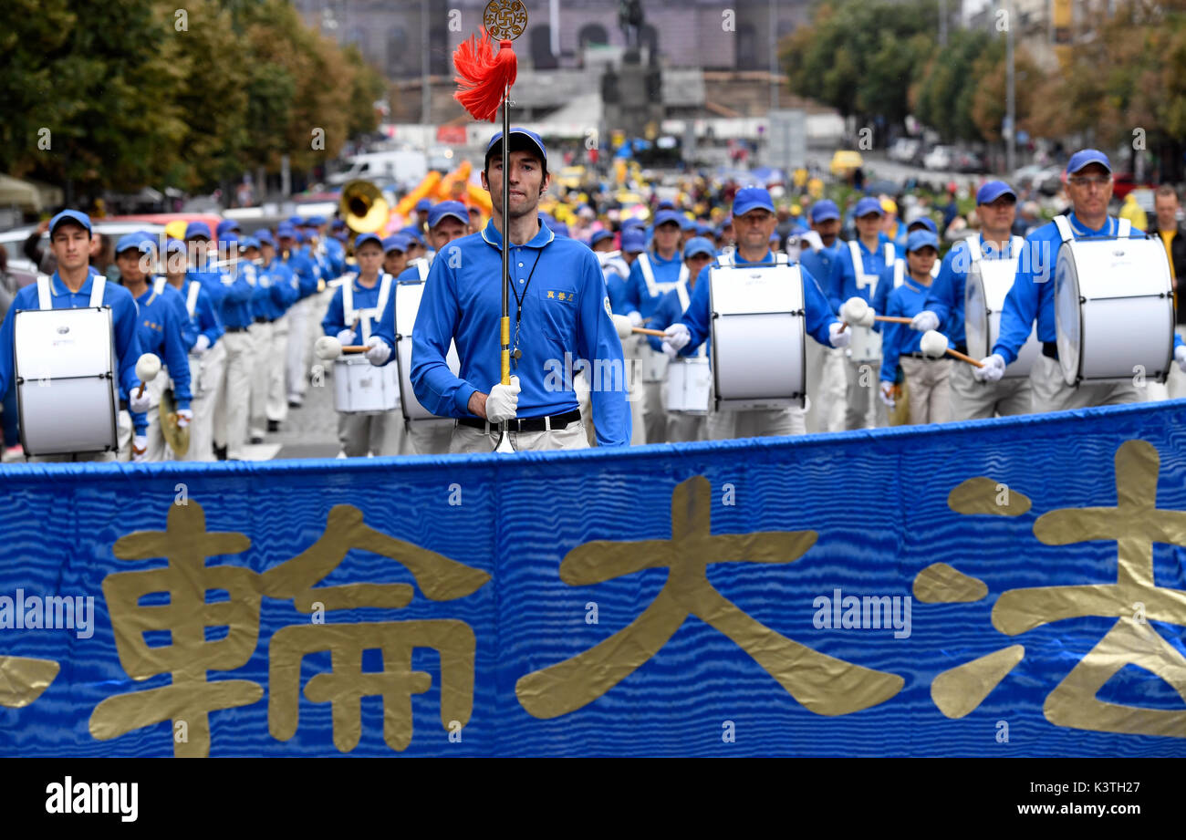 Guo guo guo tian tian hi-res stock photography and images - Alamy