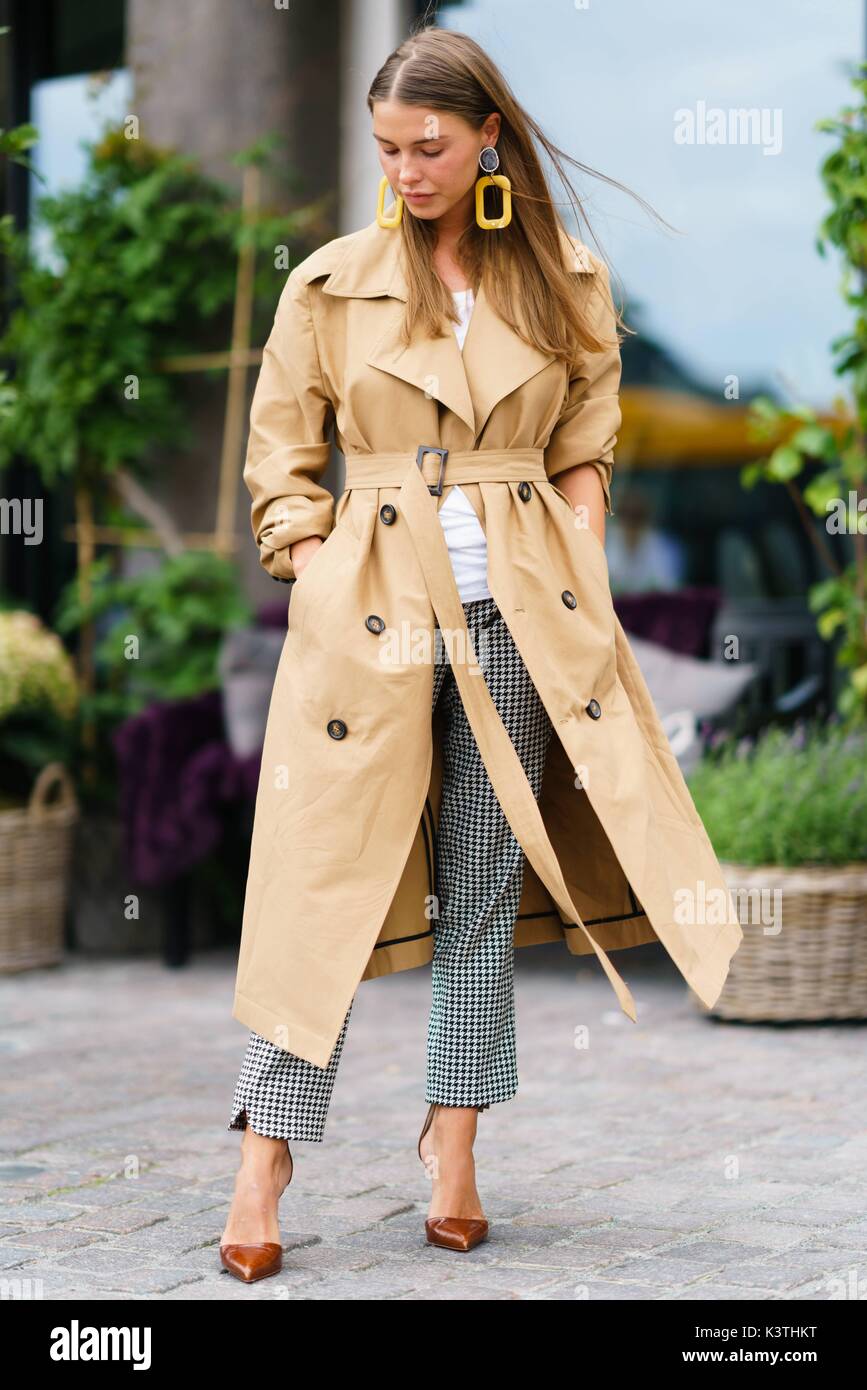 Copenhagen, Denmark. 08th Aug, 2017. A chic showgoer posing outside the ...