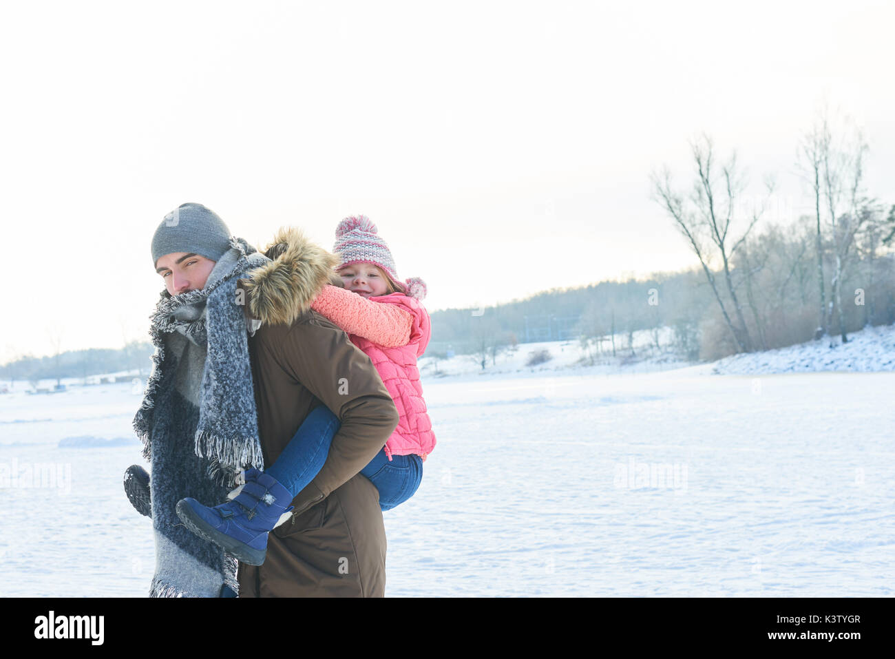Father and daughter piggyback hi-res stock photography and images - Alamy