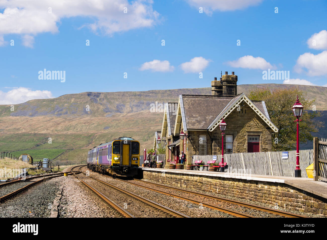 Northern england rail routes hi-res stock photography and images - Alamy