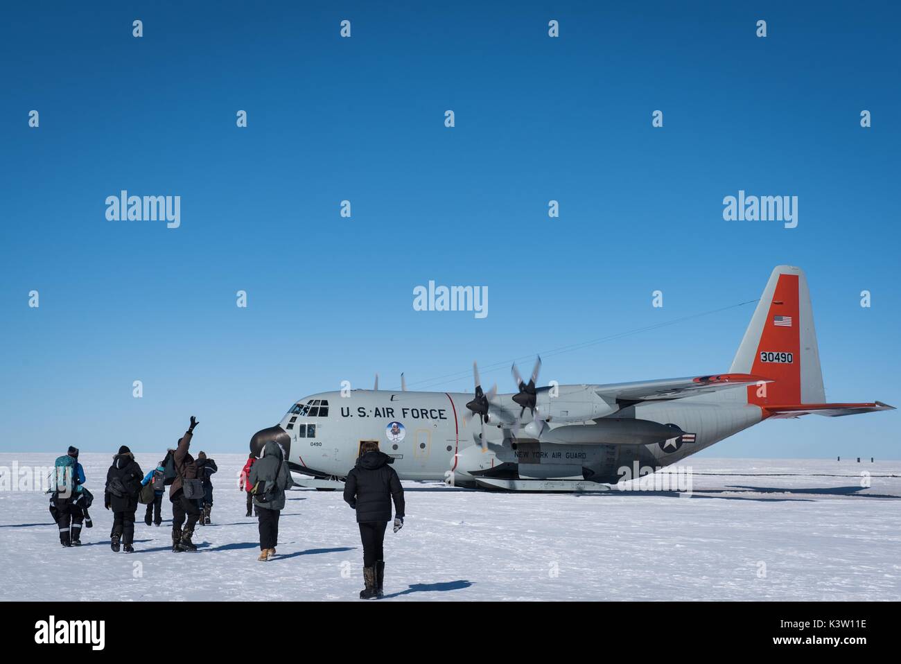 An lc 130 hercules hi-res stock photography and images - Alamy