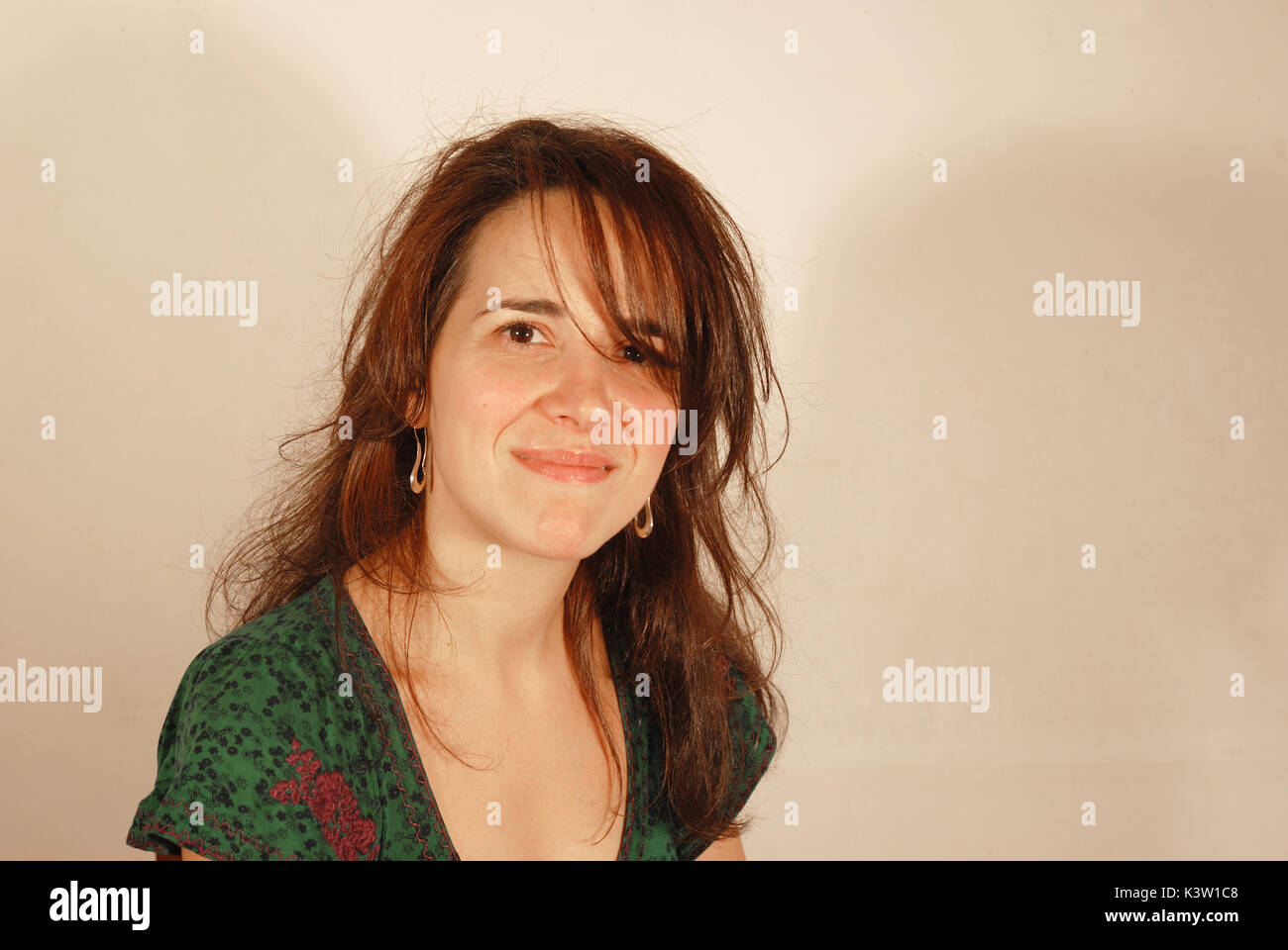 Mujer despeinada hi-res stock photography and images - Alamy
