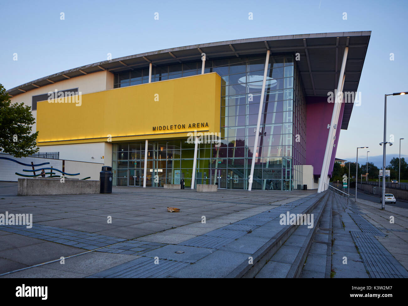 Modern swimming pool hi-res stock photography and images - Alamy