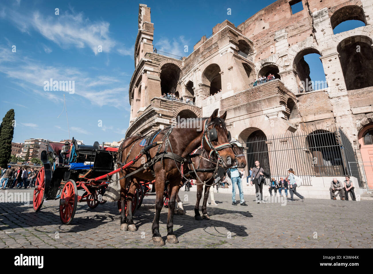 Rome, Lazio, Italy,Colosseum, Carriage and tourists Stock Photo - Alamy