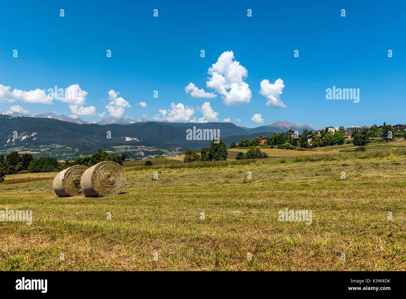 Farmers village hi-res stock photography and images - Alamy