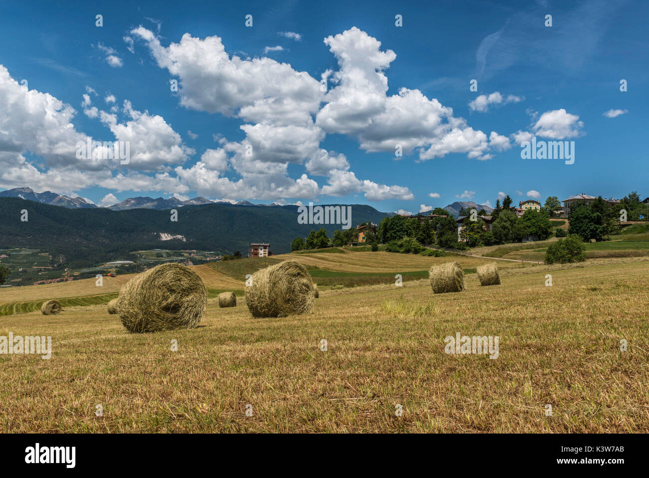 Farmers village hi-res stock photography and images - Alamy