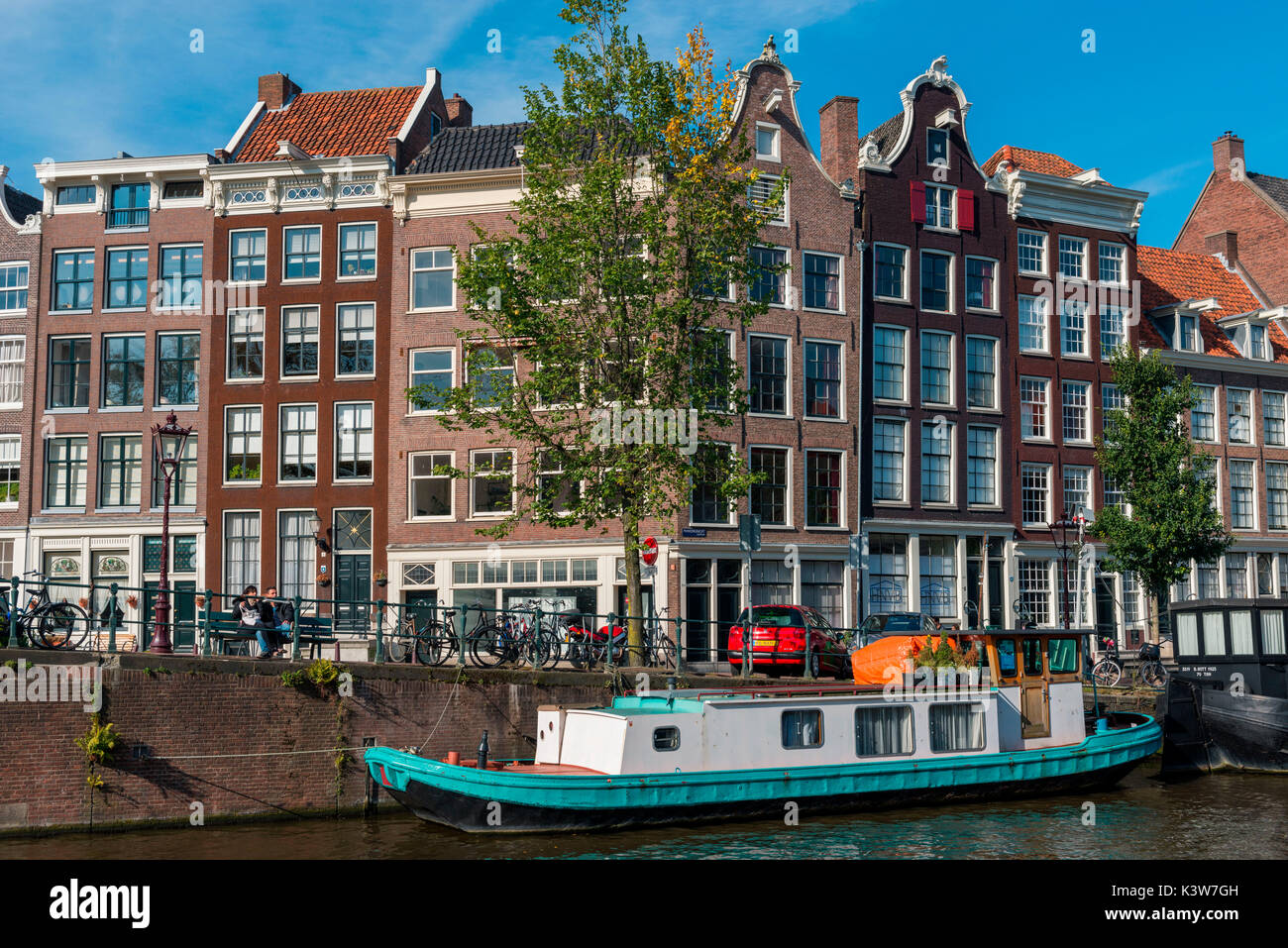 Old buildings and canal hi-res stock photography and images - Alamy