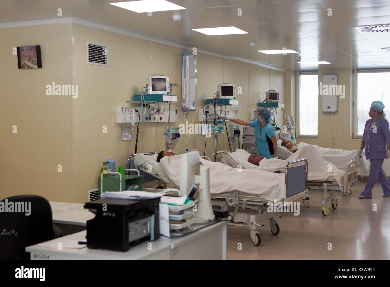 Resuscitation ward hospital hi-res stock photography and images - Alamy