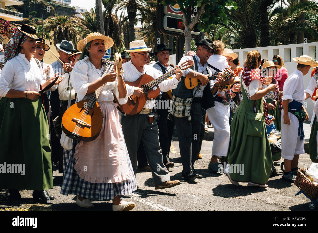 Timple hi-res stock photography and images - Alamy