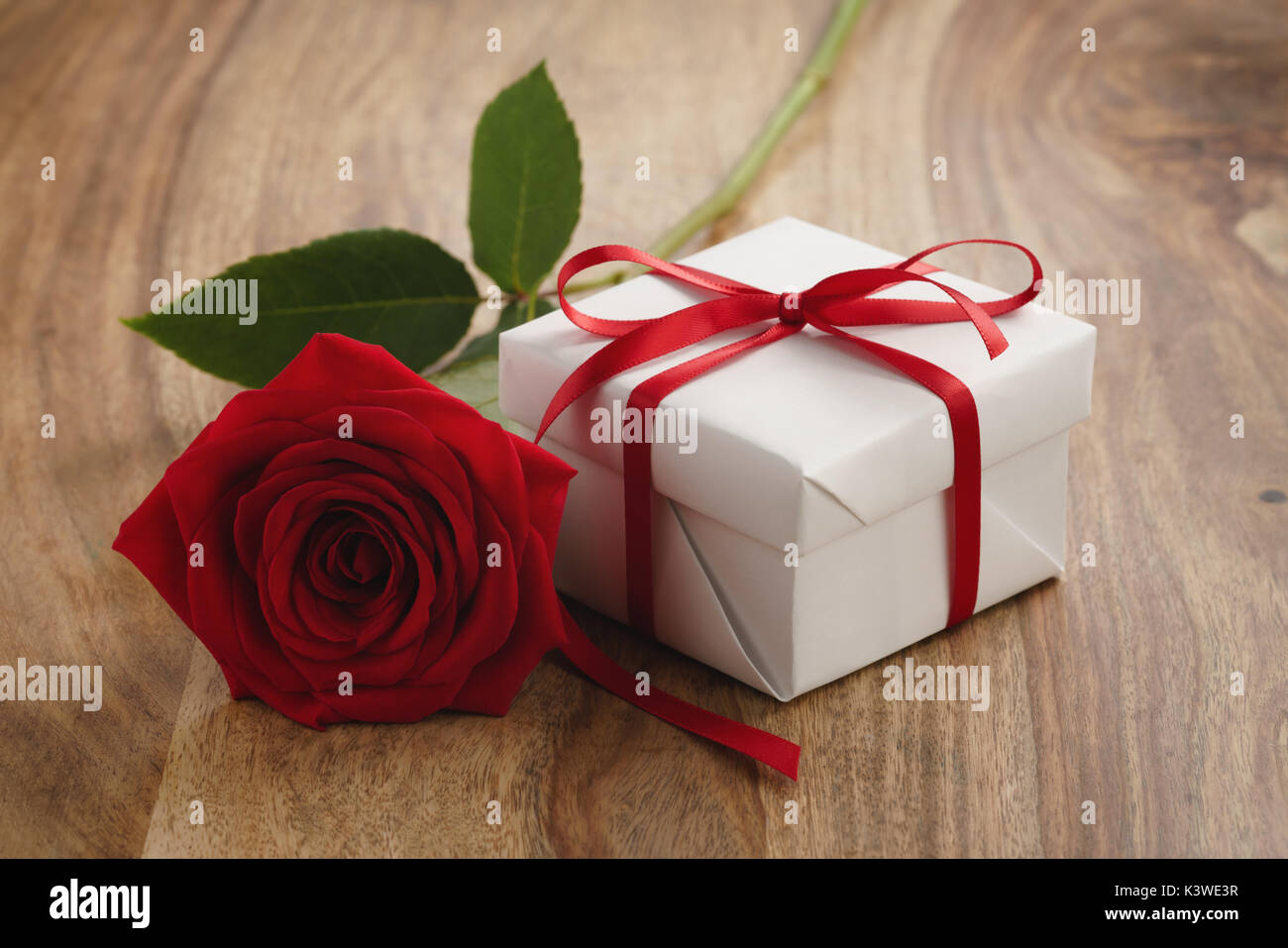 Vintage red gift box hi-res stock photography and images - Alamy