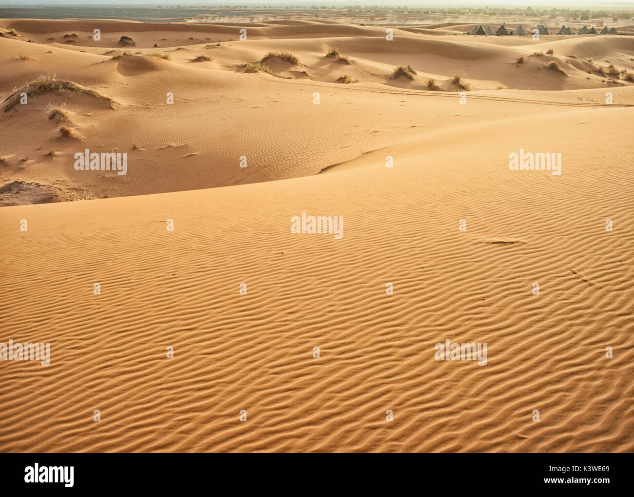 Sahara sand dunes rock hi-res stock photography and images - Alamy