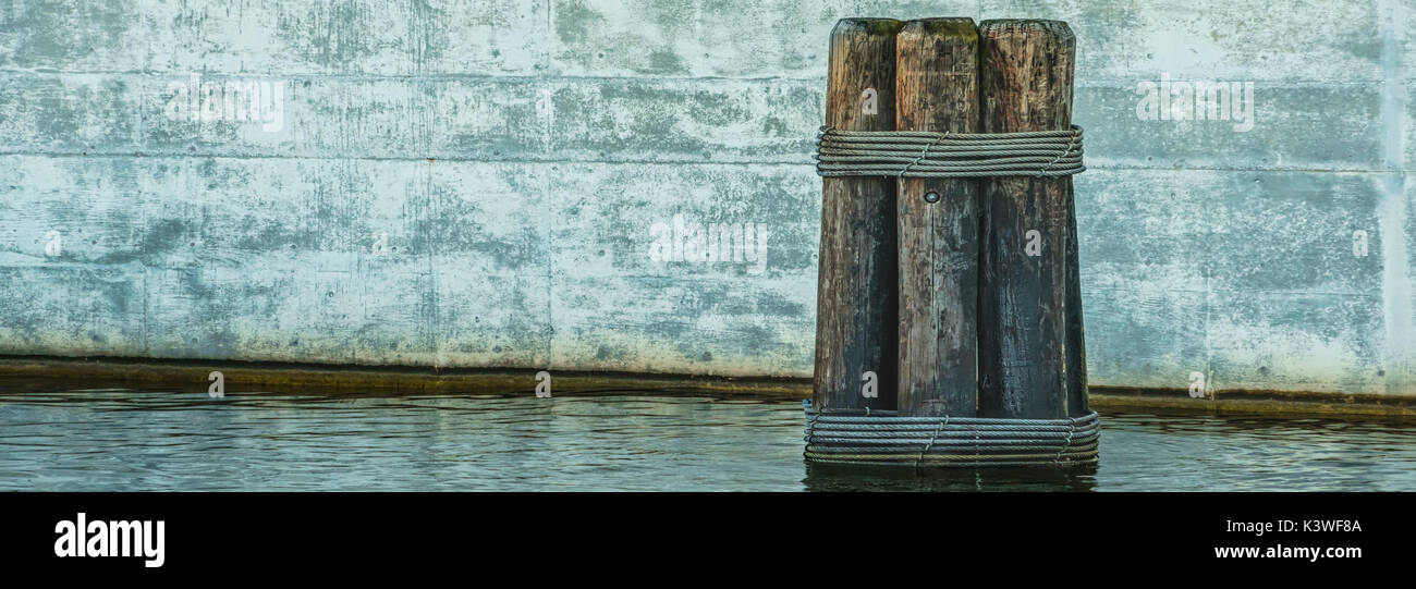 Piling with rope hi-res stock photography and images - Alamy