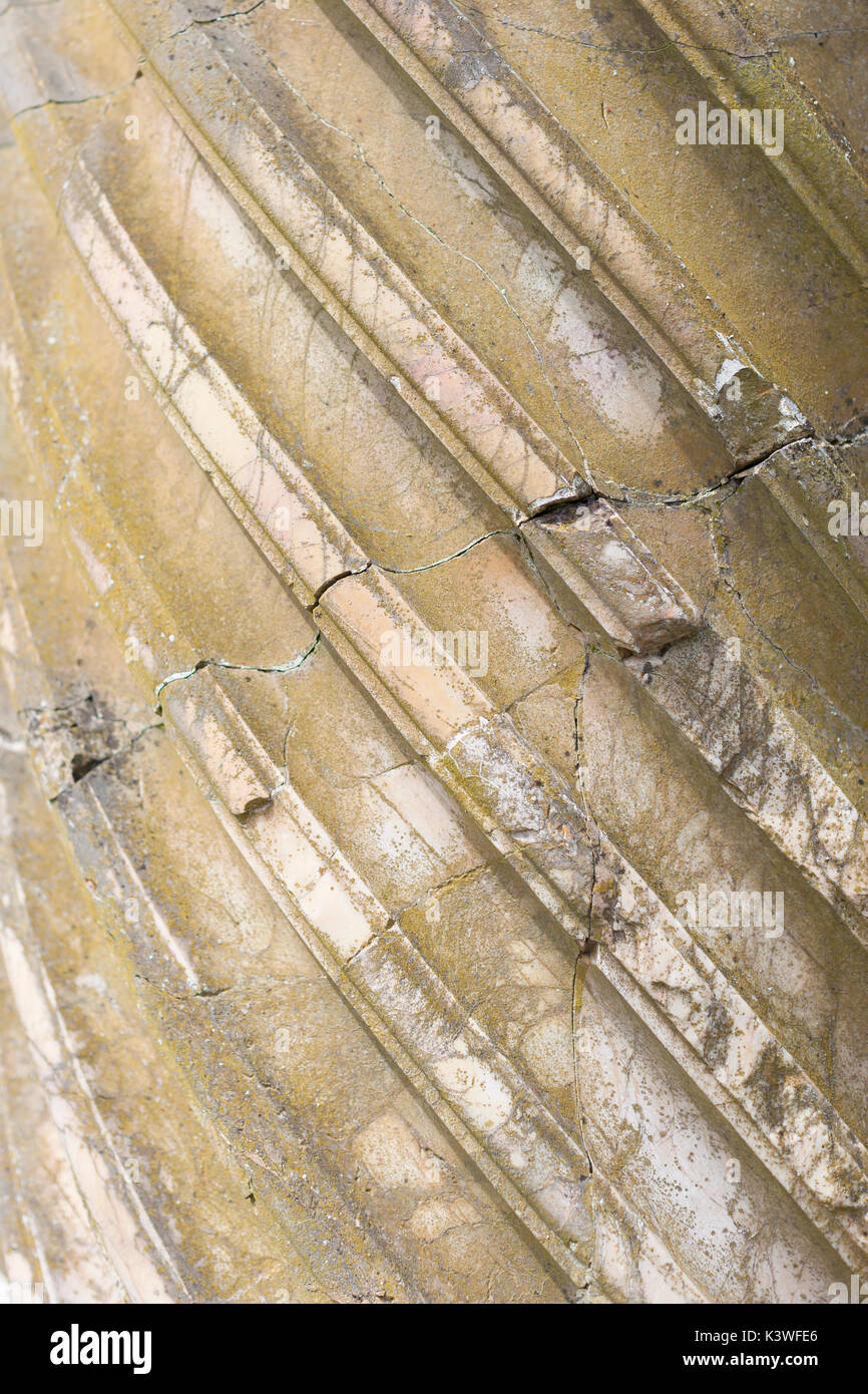 Hever castle maze hi-res stock photography and images - Alamy