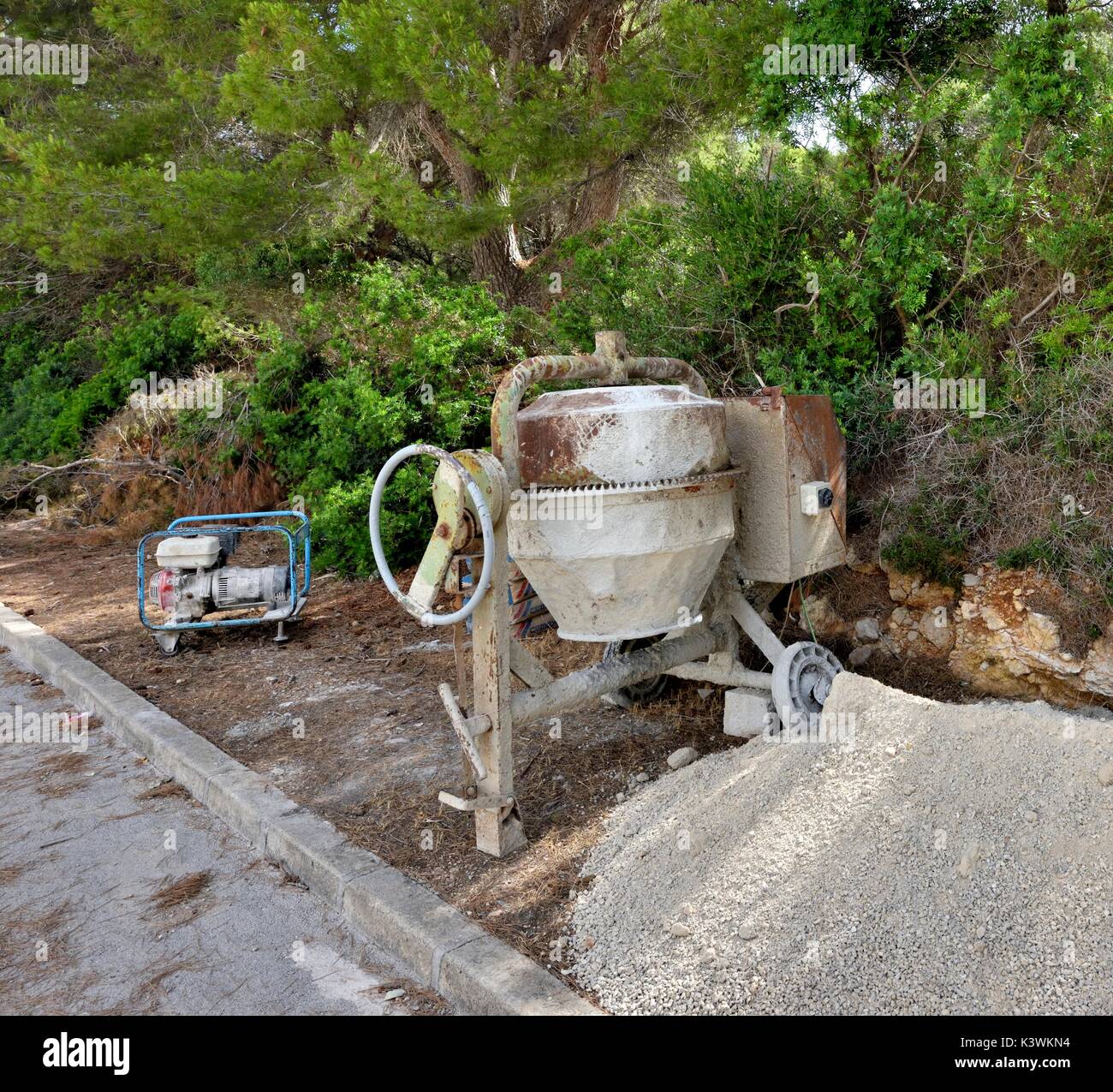 Builders cement mixer hi-res stock photography and images - Alamy