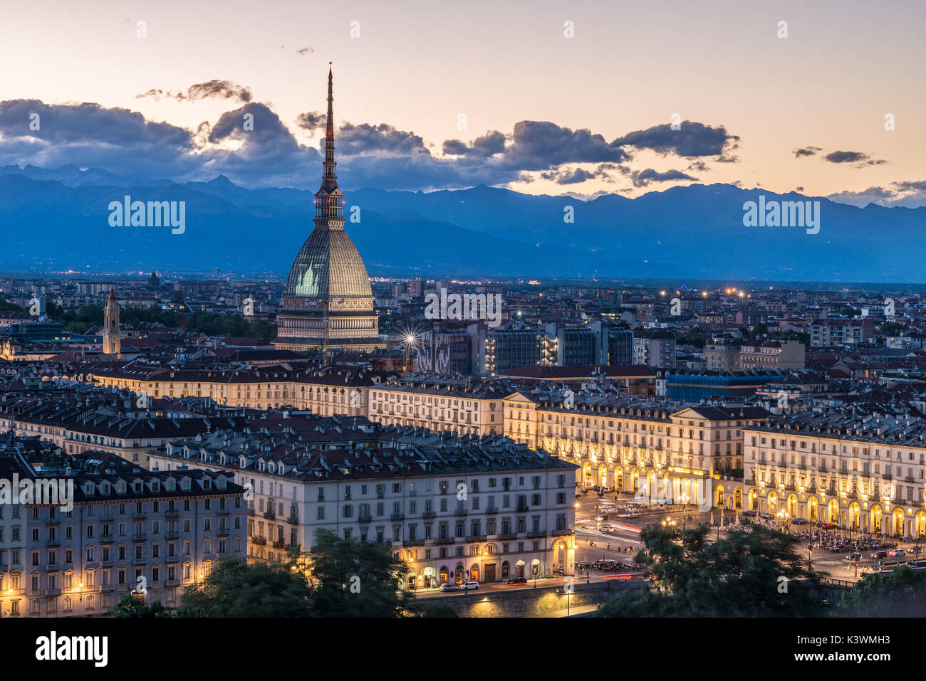 Torino Cityscape, Italia. Skyline panoramic view of Turin, Italy, at ...