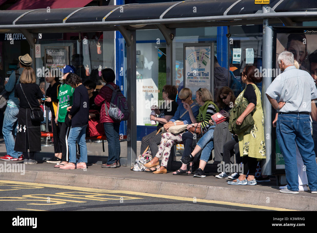 Queue for a bus hi-res stock photography and images - Alamy