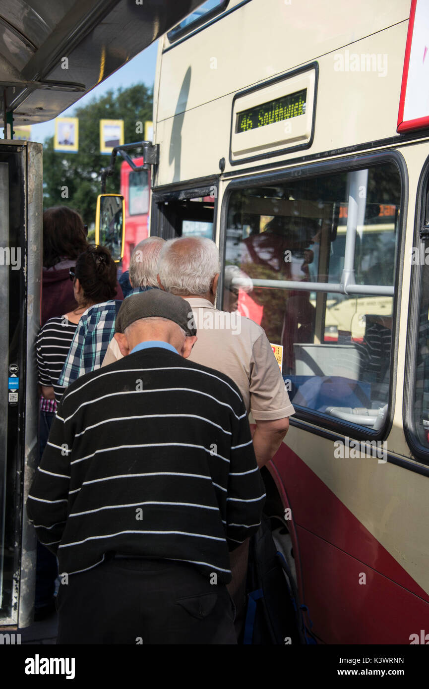 A queue for the bus in Brighton city centre Stock Photo - Alamy