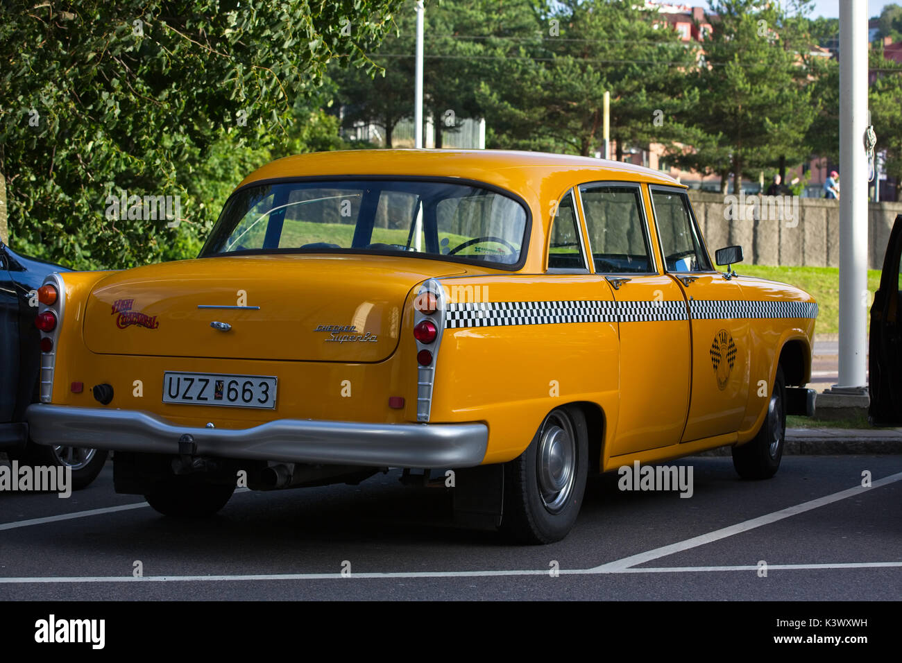 Black white checker taxi hi-res stock photography and images - Alamy