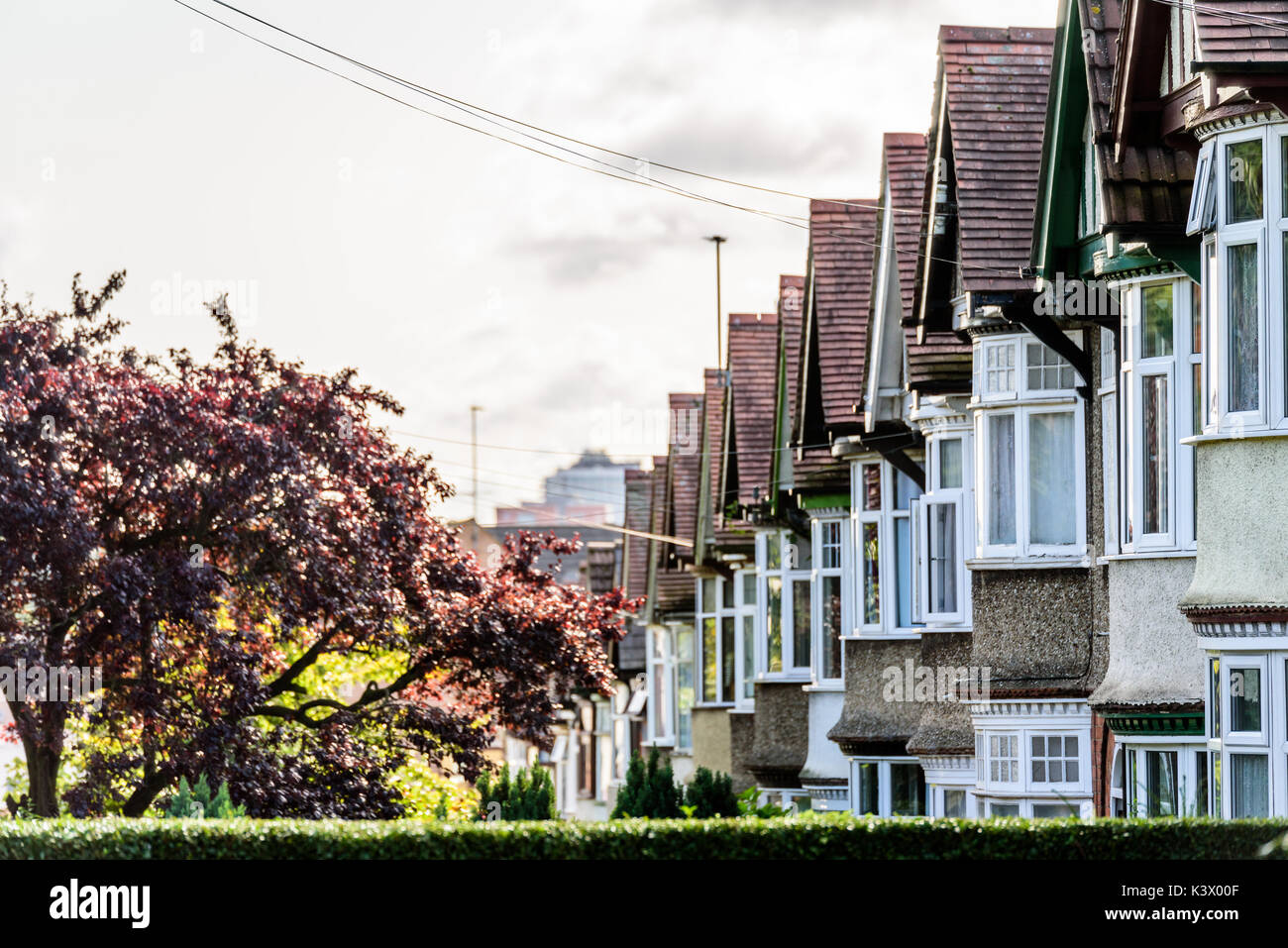 Uk london street row houses traditional hi-res stock photography and ...
