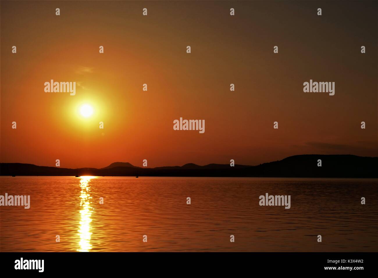 Lake sunset landscape hi-res stock photography and images - Alamy