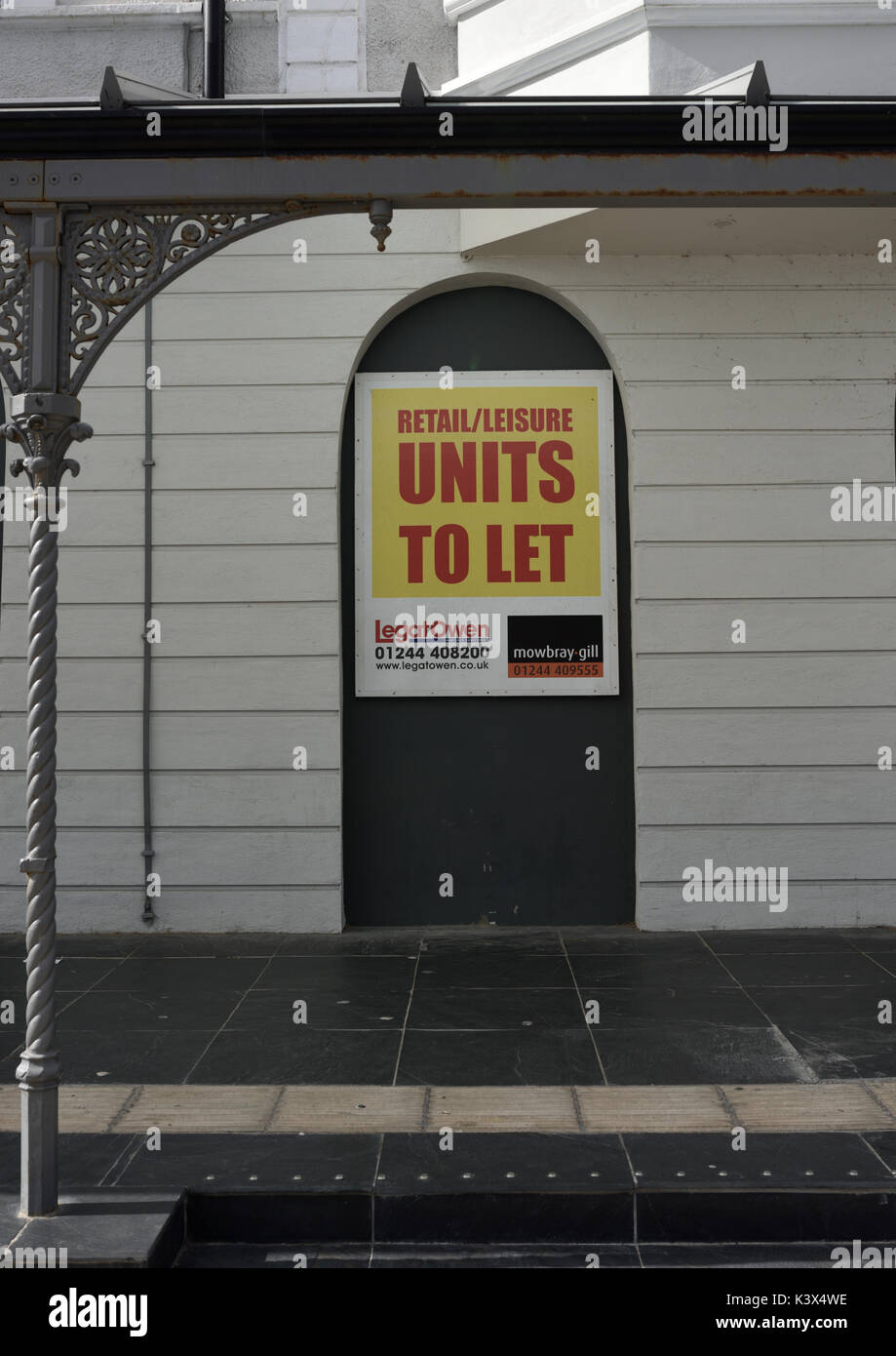 Units to let poster in llandudno north wales uk Stock Photo - Alamy